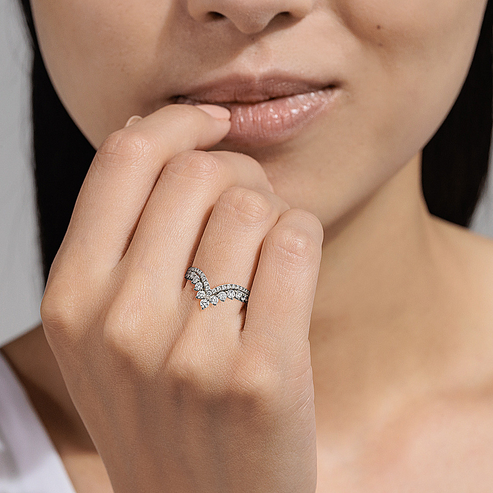 Luxe Diamond Chevron Band | Shane Co.